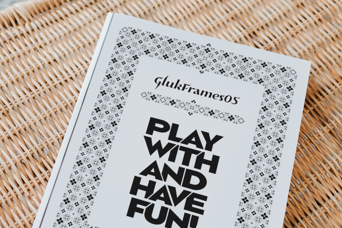 GlukFrames05 Font | gluk | FontSpace